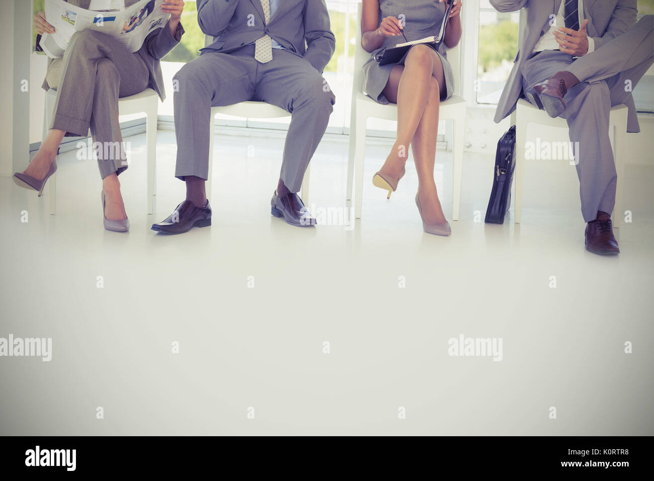 People sitting on chairs hi-res stock photography and images - Alamy