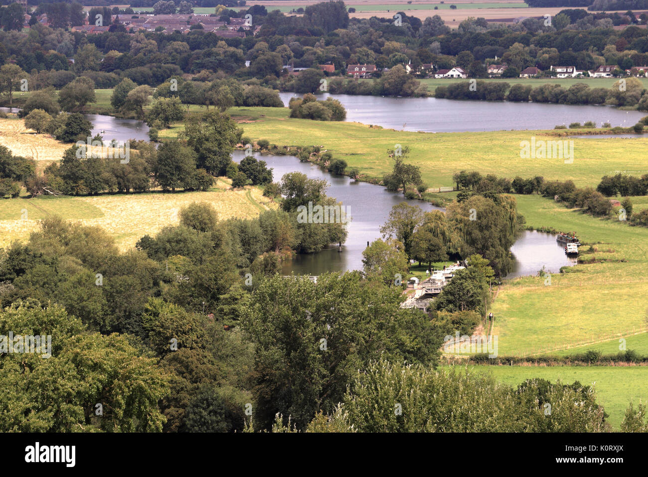 Oxfordshire river thames landscape hi-res stock photography and images ...