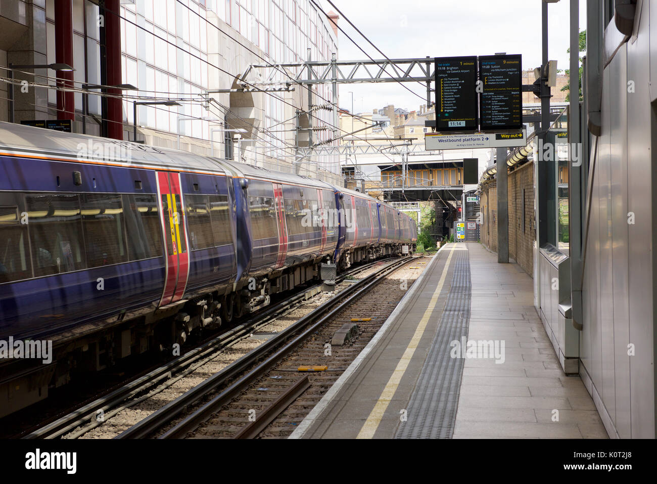 Thameslink train at Farringdon station in London Stock Photo - Alamy