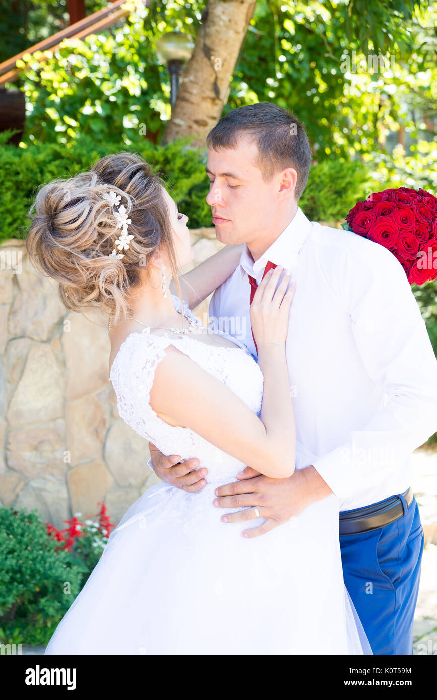 Beautiful married couple in the wedding day Stock Photo - Alamy