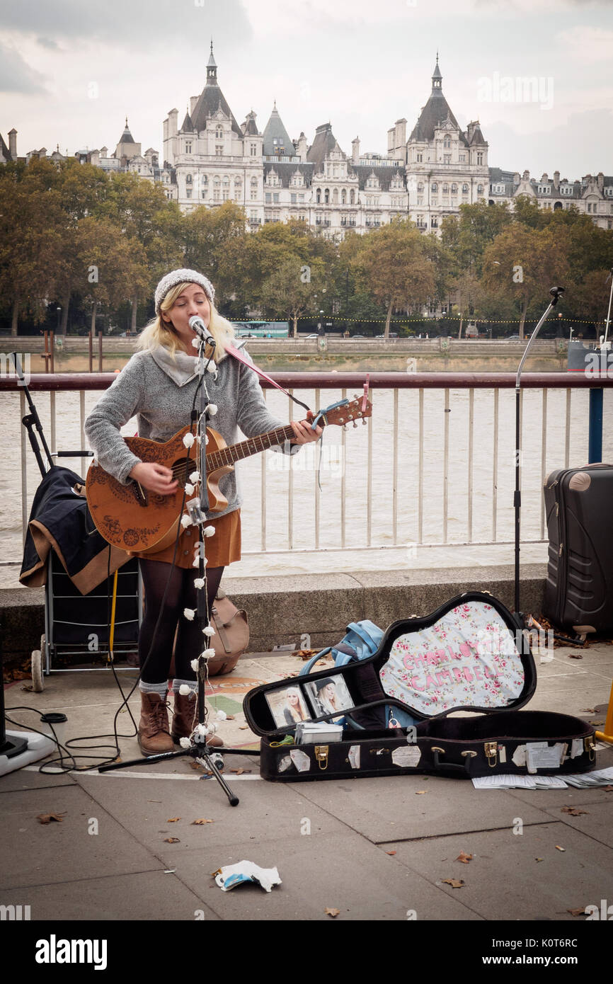 Busker london hi-res stock photography and images - Alamy