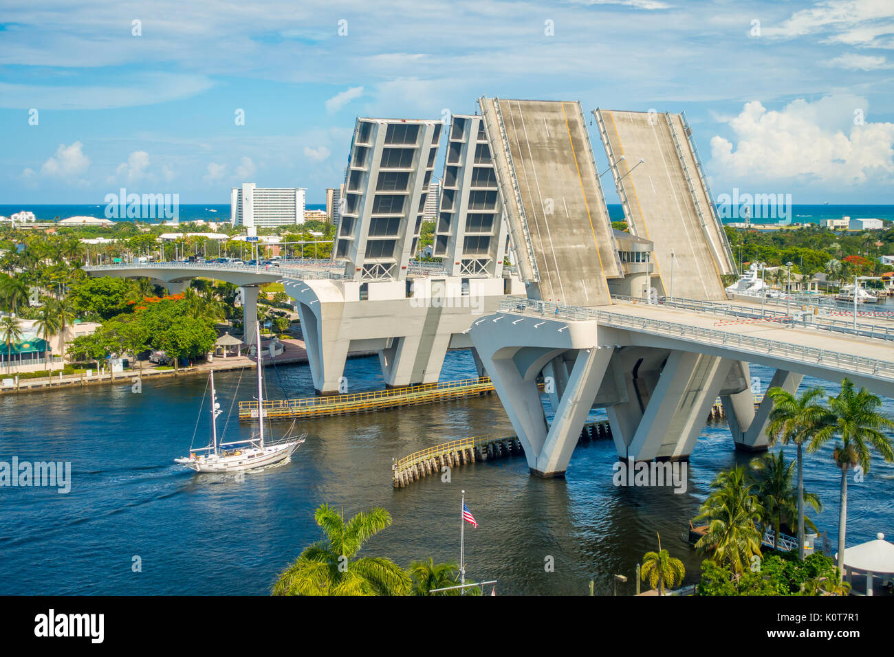 Draw the raised bridge hi-res stock photography and images - Alamy