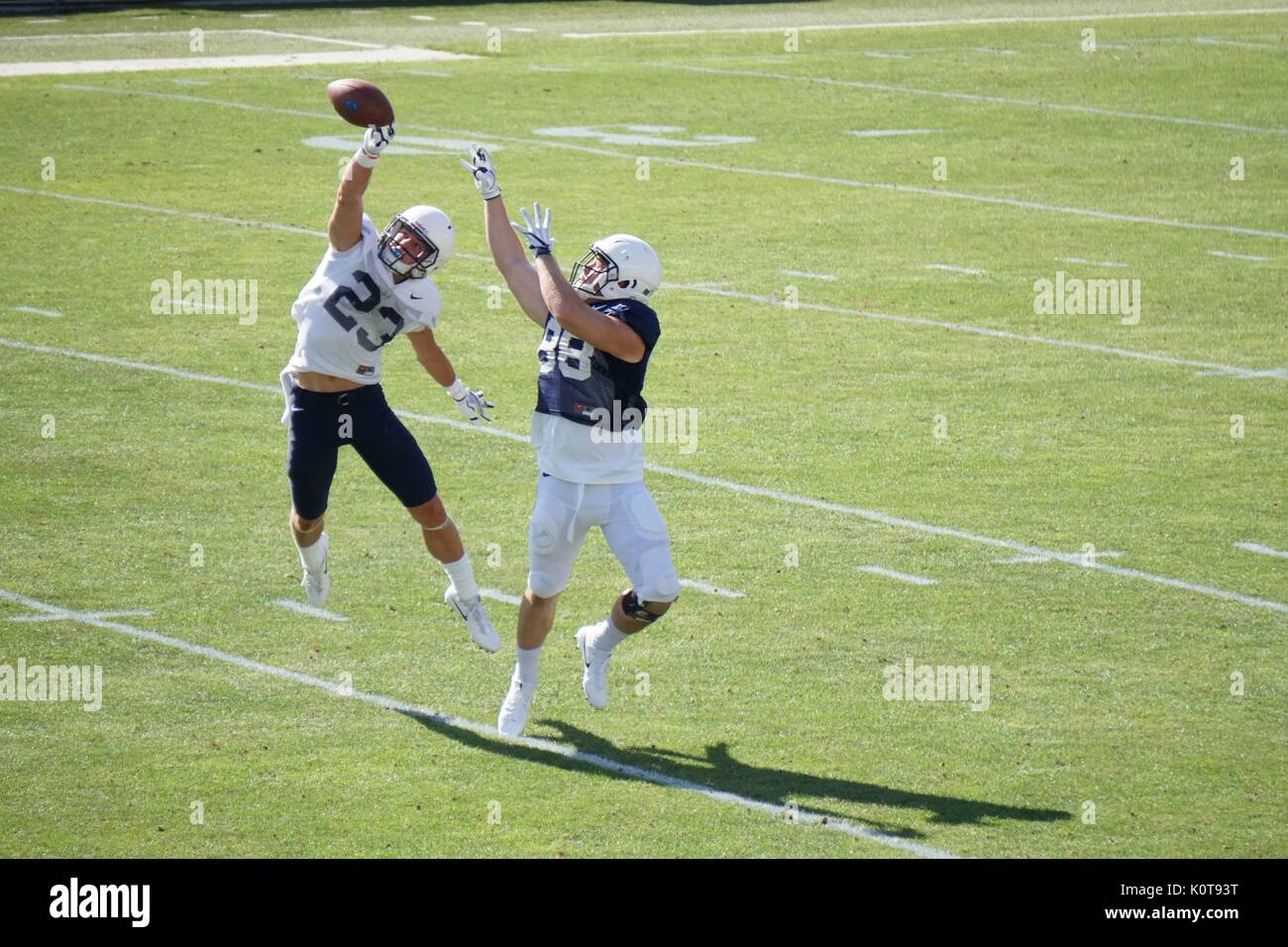Football players pass breakup Stock Photo - Alamy