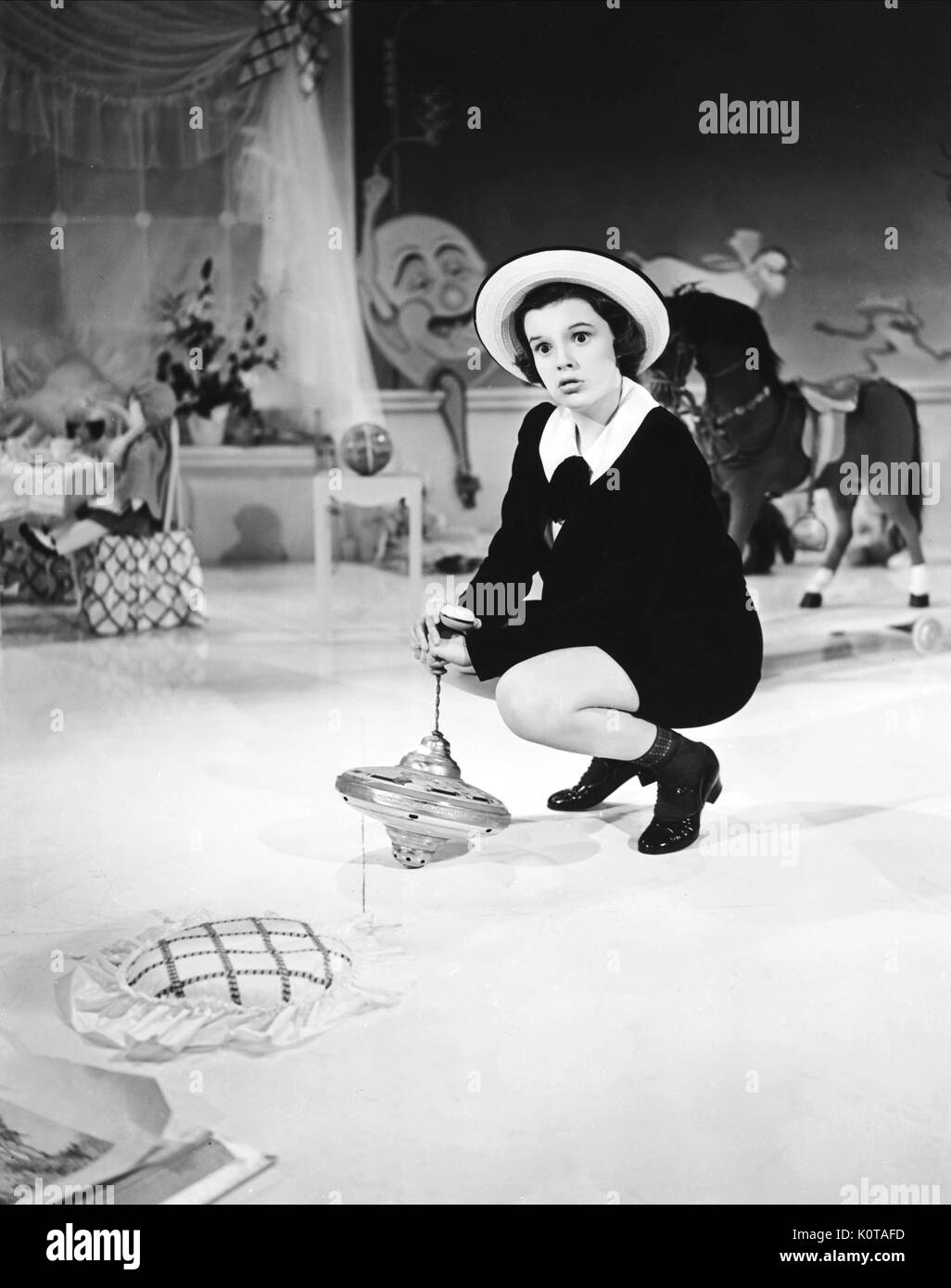 JUDY GARLAND EVERYBODY SING (1938 Stock Photo - Alamy