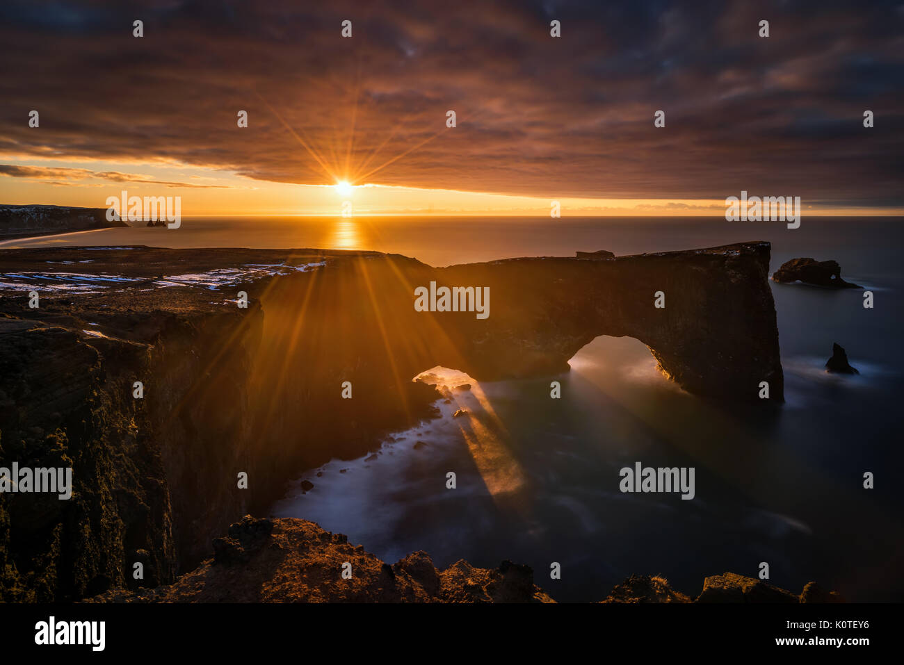 Dyrholaey arch hi-res stock photography and images - Alamy