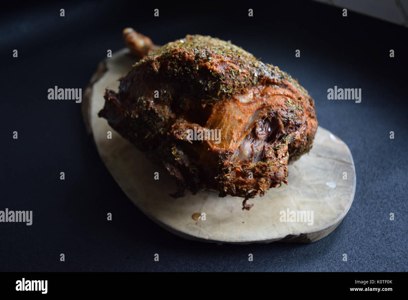 Freshly cooked lamb shoulder Stock Photo - Alamy
