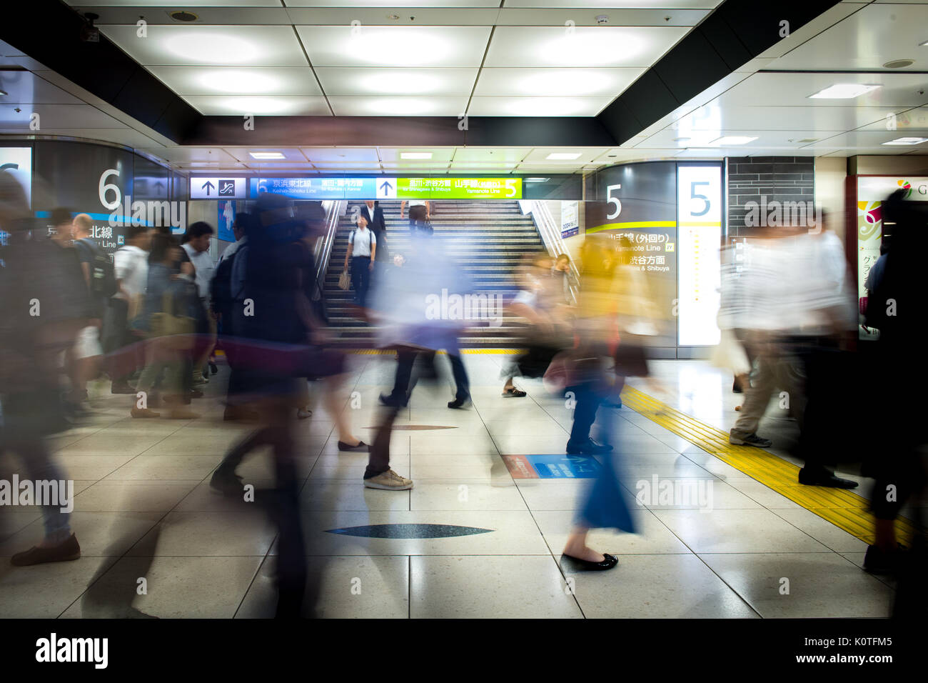 Commuters in Tokyo waiting for subway train Stock Photo - Alamy