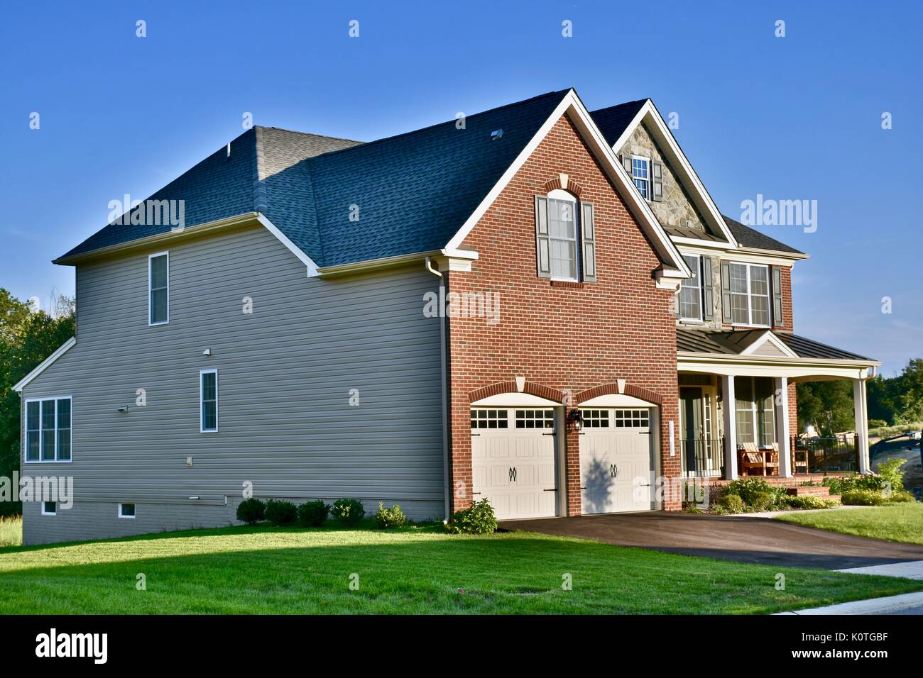 Modern family home exterior hi-res stock photography and images - Alamy