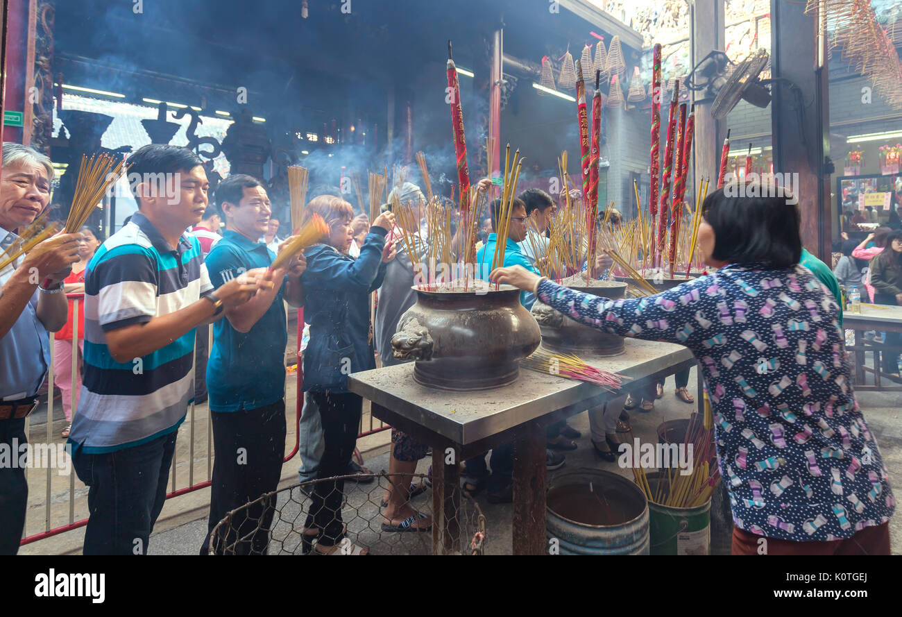 Slave praying hi-res stock photography and images - Alamy