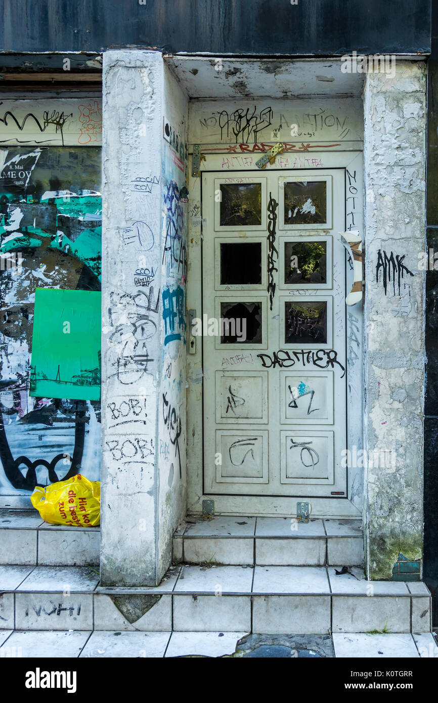Entrance to an old decayed building Stock Photo - Alamy