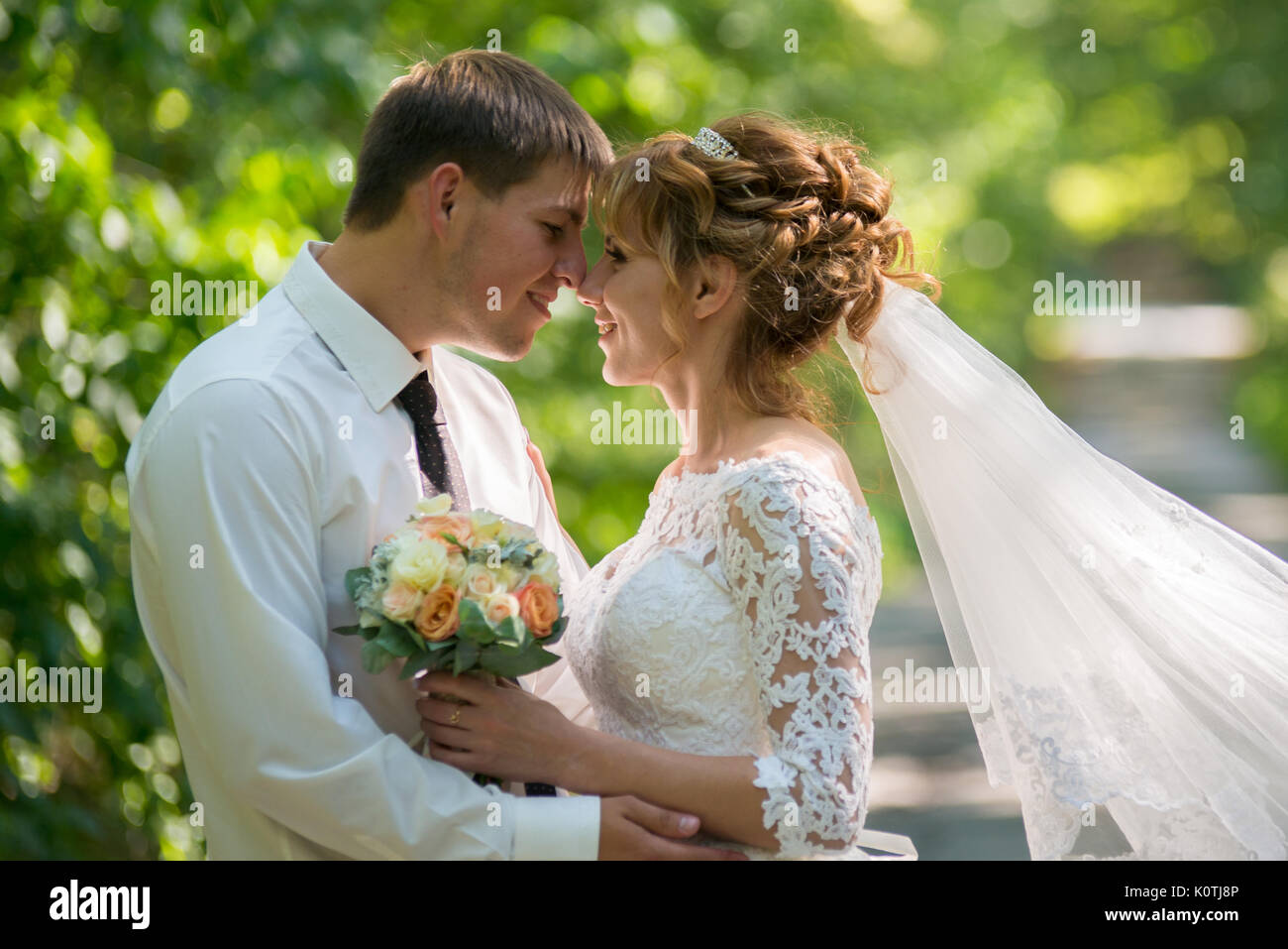 Beautiful married couple in the wedding day Stock Photo - Alamy