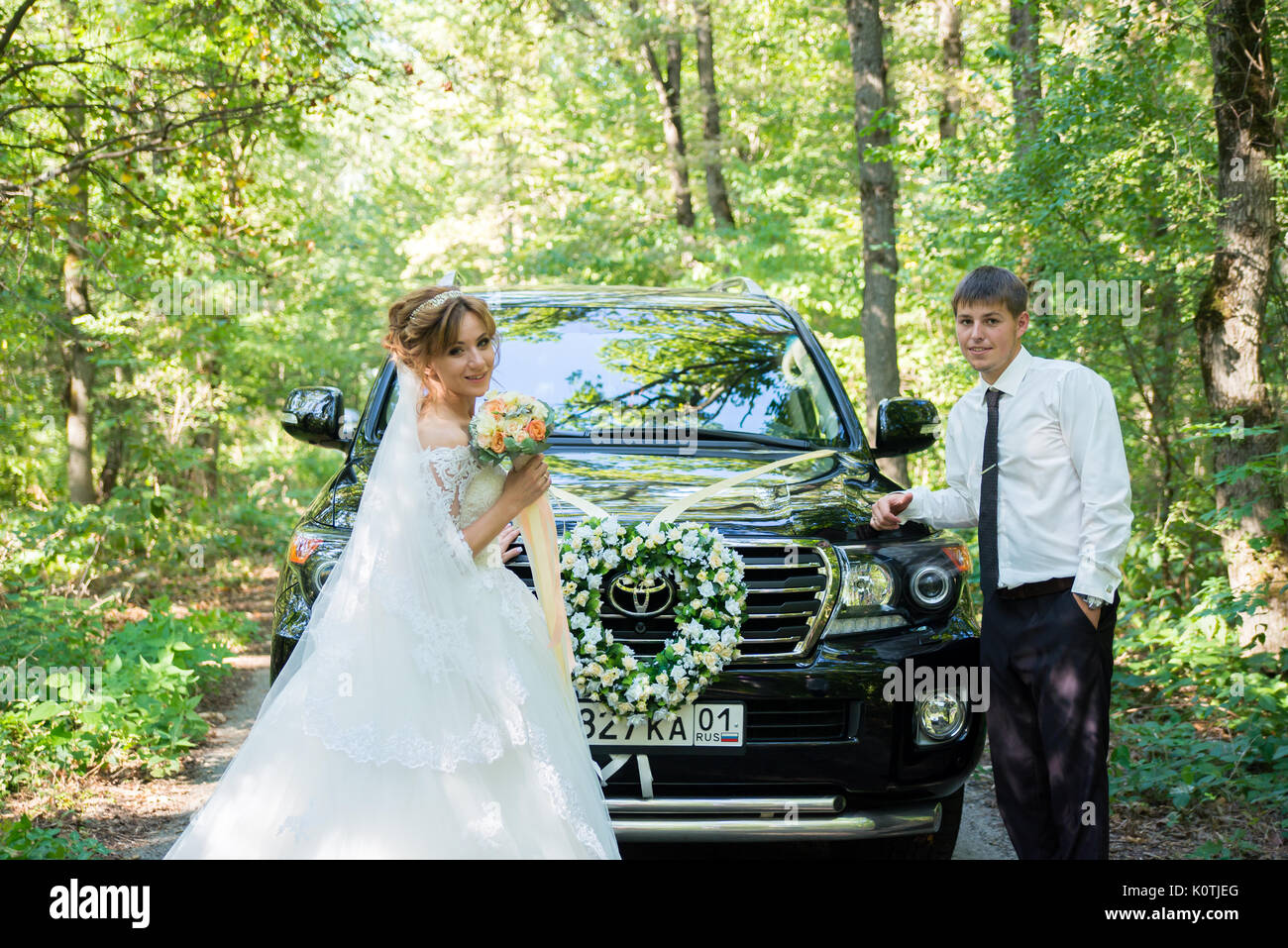 Beautiful married couple in the wedding day Stock Photo - Alamy