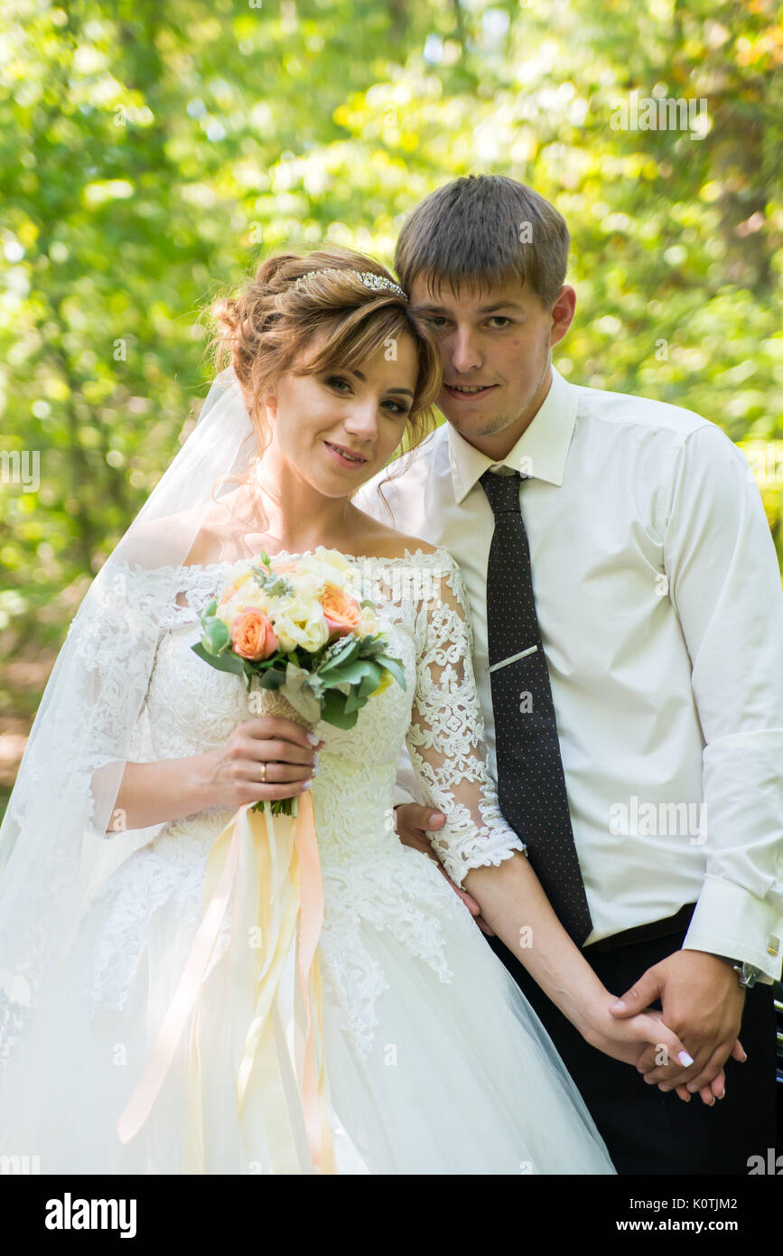 Beautiful married couple in the wedding day Stock Photo - Alamy