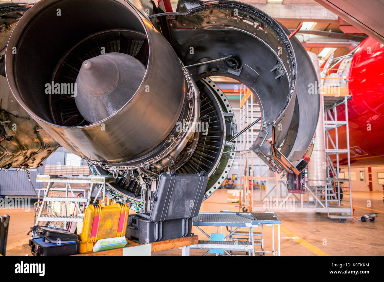Jet engine maintenance hi-res stock photography and images - Alamy