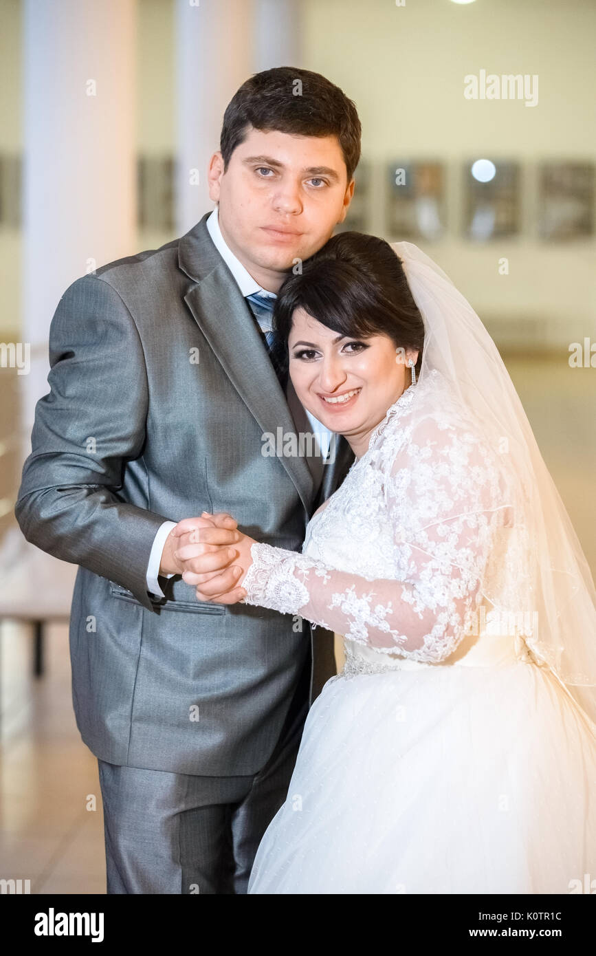 Beautiful married couple in the wedding day Stock Photo - Alamy
