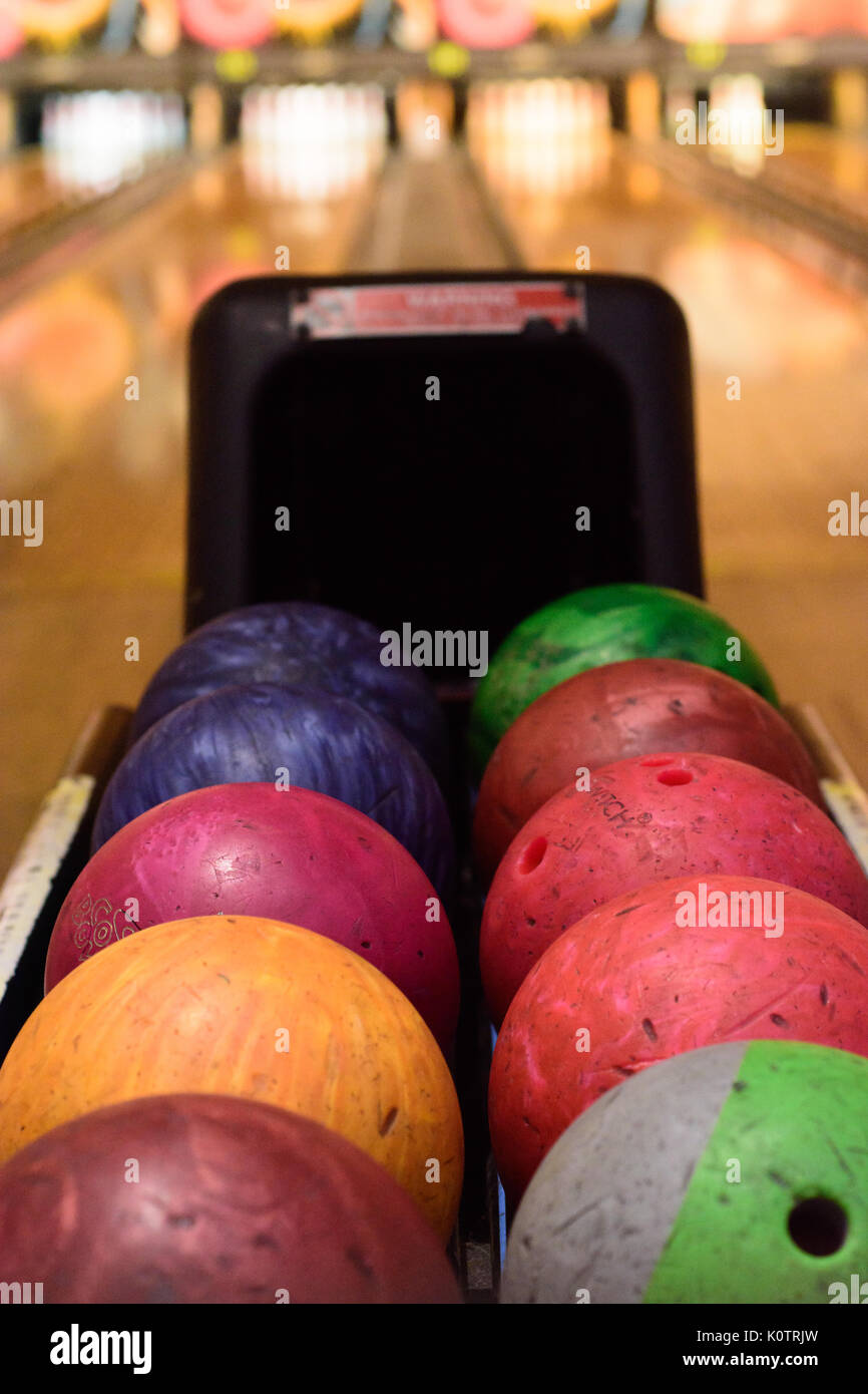Bowling alley machine hi-res stock photography and images - Alamy