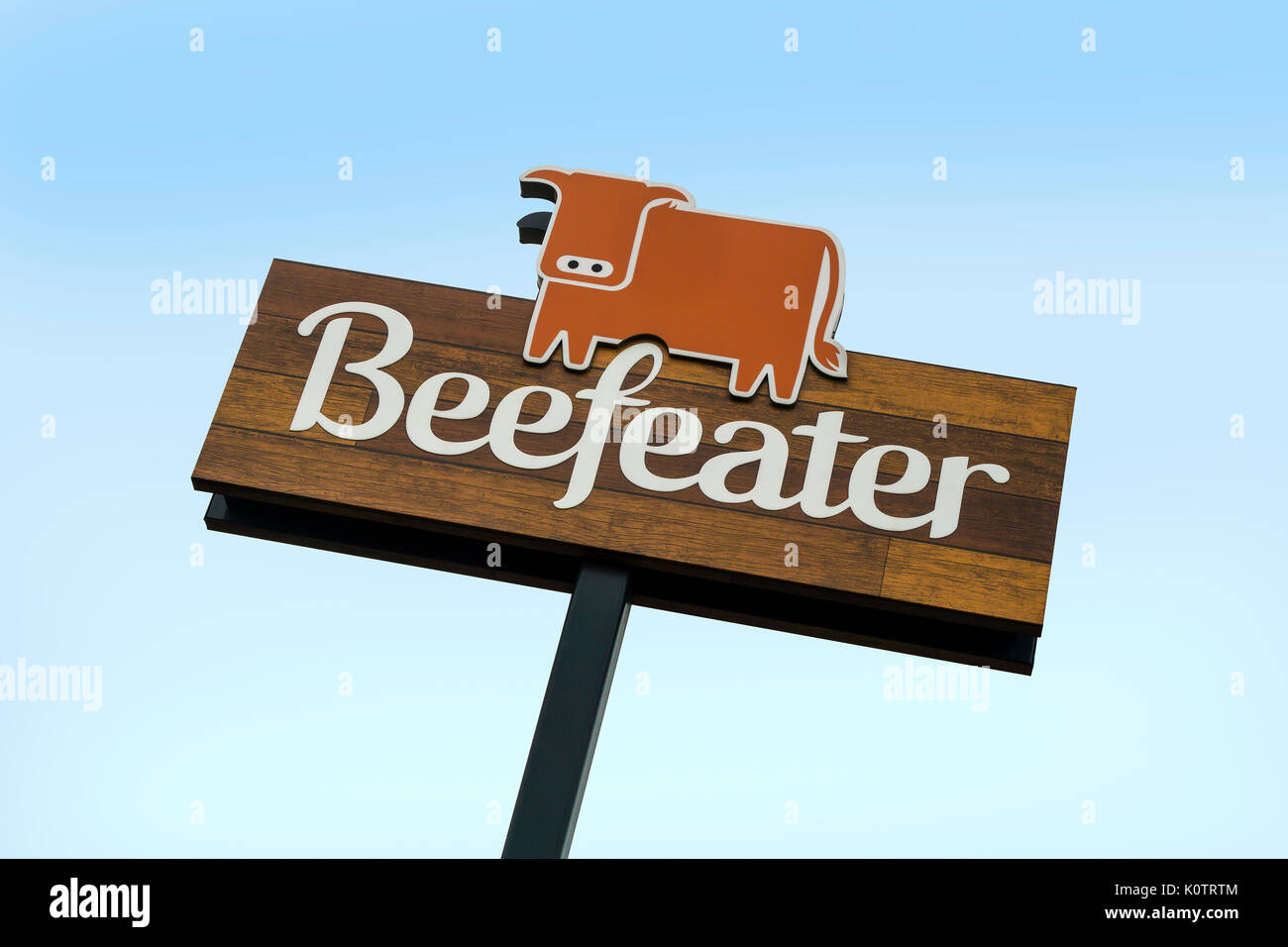 Beefeater restaurant sign hi-res stock photography and images - Alamy