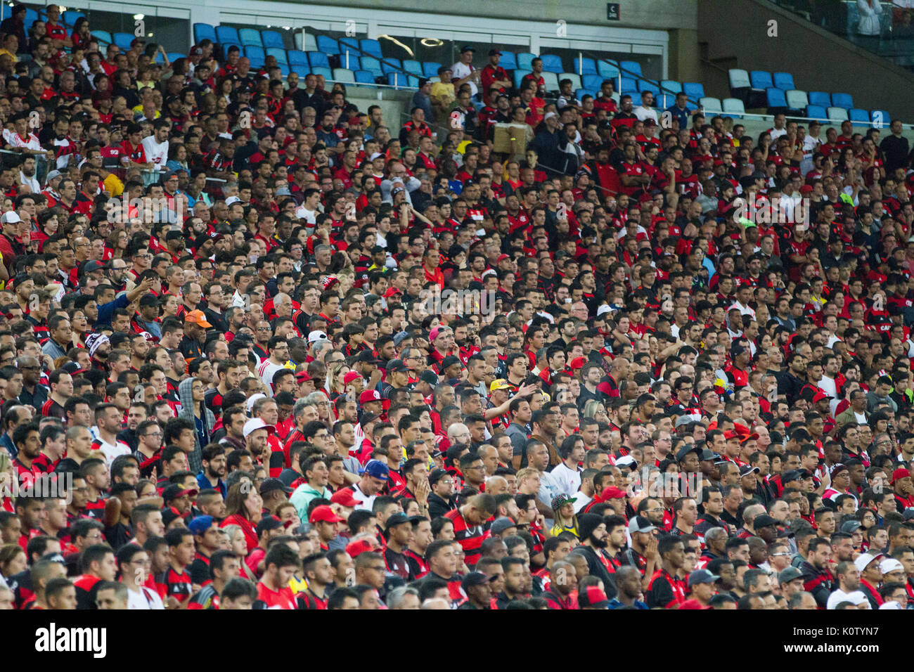 RIO DE JANEIRO, RJ - 24.08.2017: FLAMENGO X BOTAFOGO - Flamengo fans ...