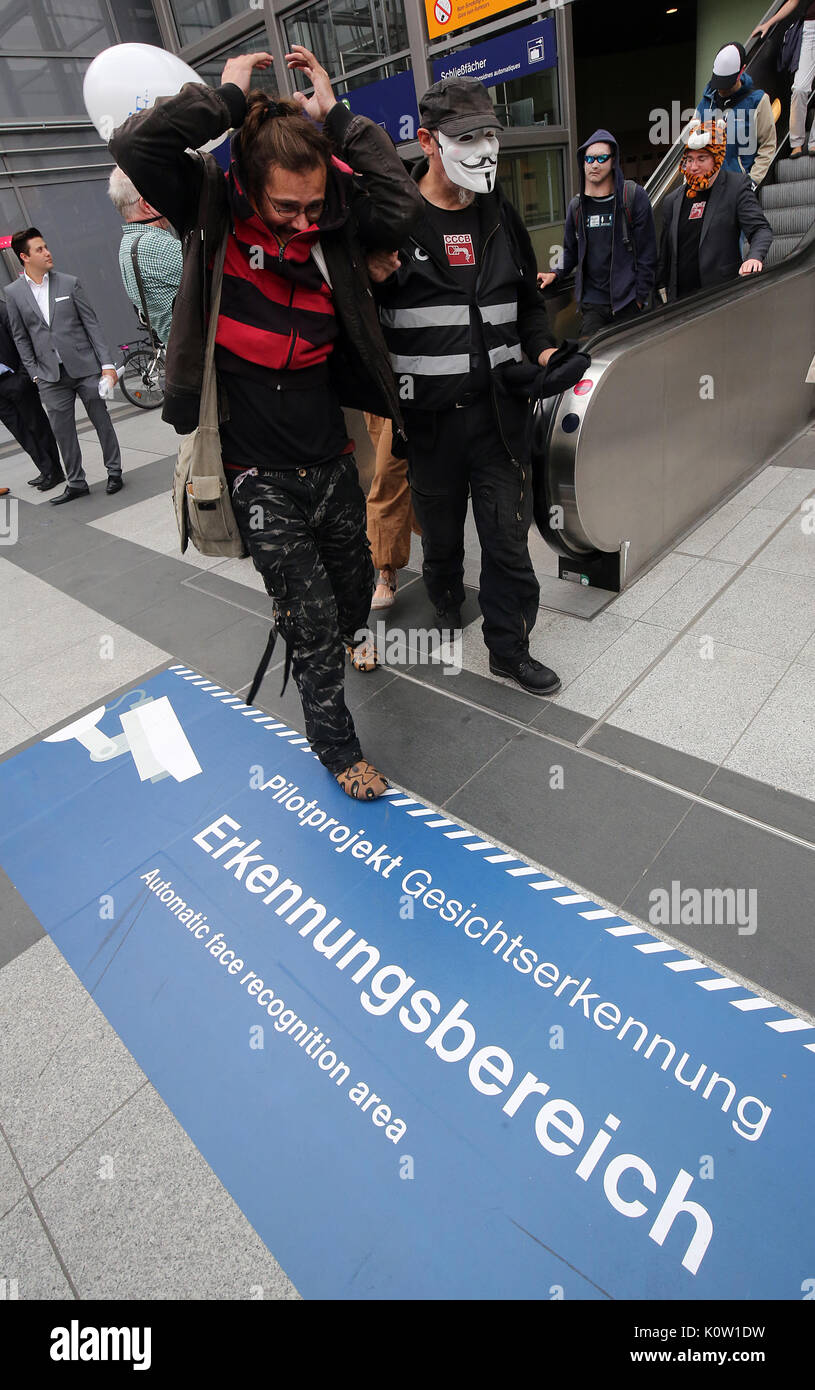 Face masked people through hi-res stock photography and images - Alamy