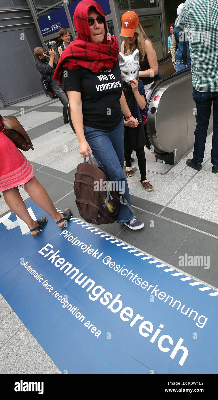 Face masked people through hi-res stock photography and images - Alamy