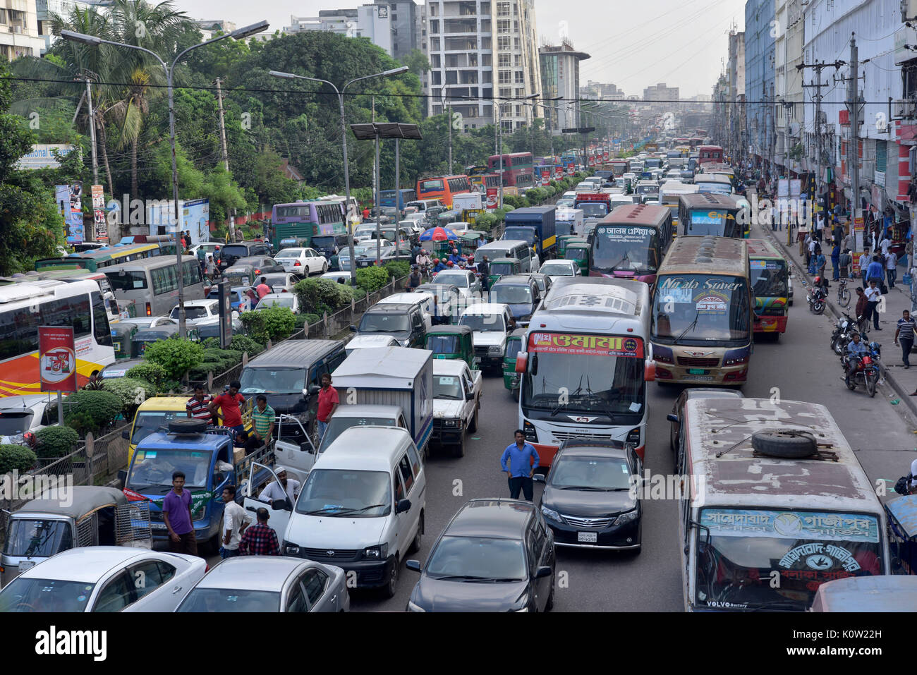 Dhaka, Bangladesh. 24th Aug, 2017. Numerous vehicles jam on a street in ...
