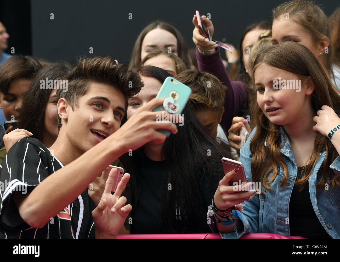 Cologne, Germany. 24th Aug, 2017. Singer Lukas Rieger (L) taking ...