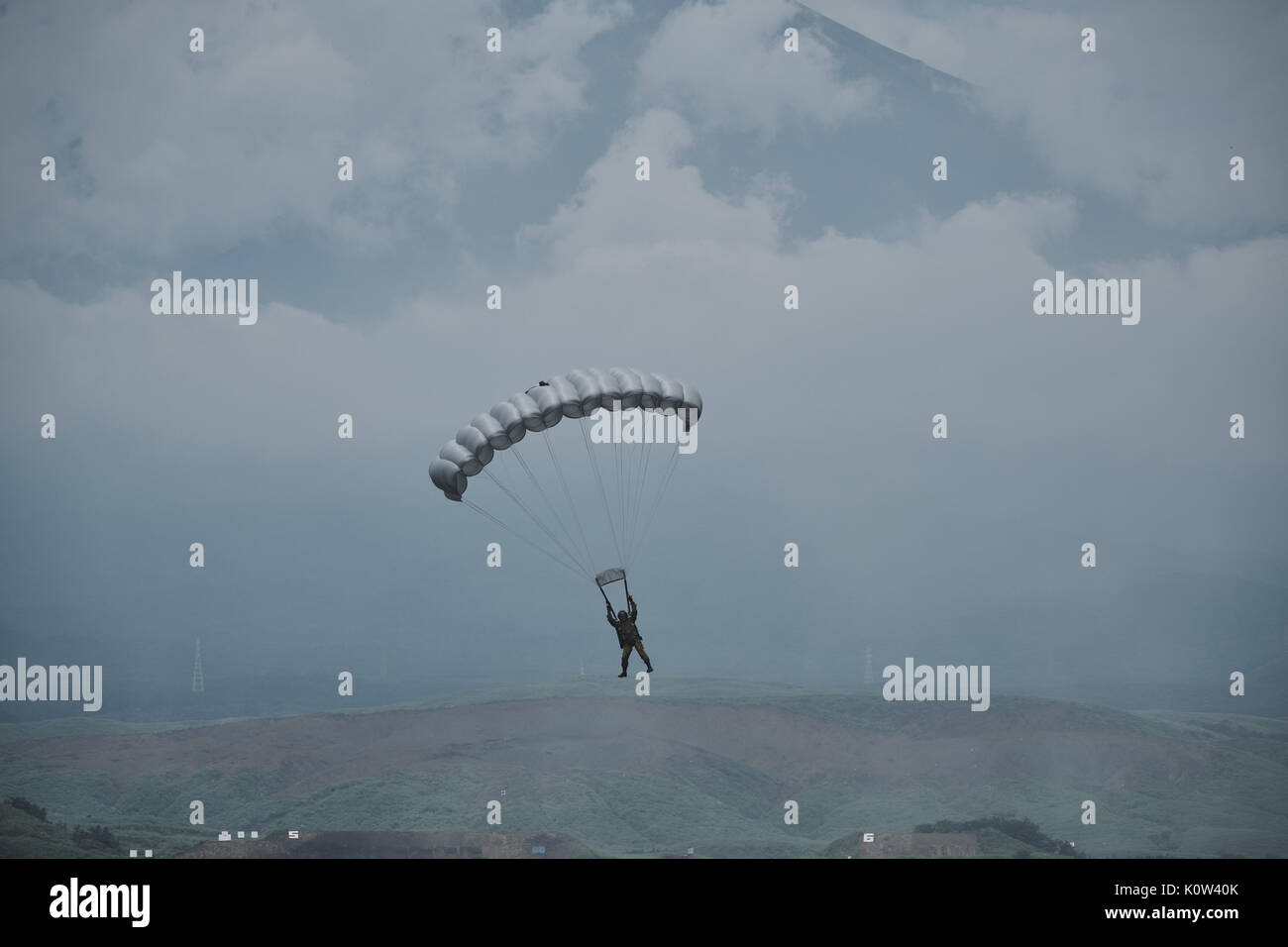 Parachute military tanks High Resolution Stock Photography and Images ...