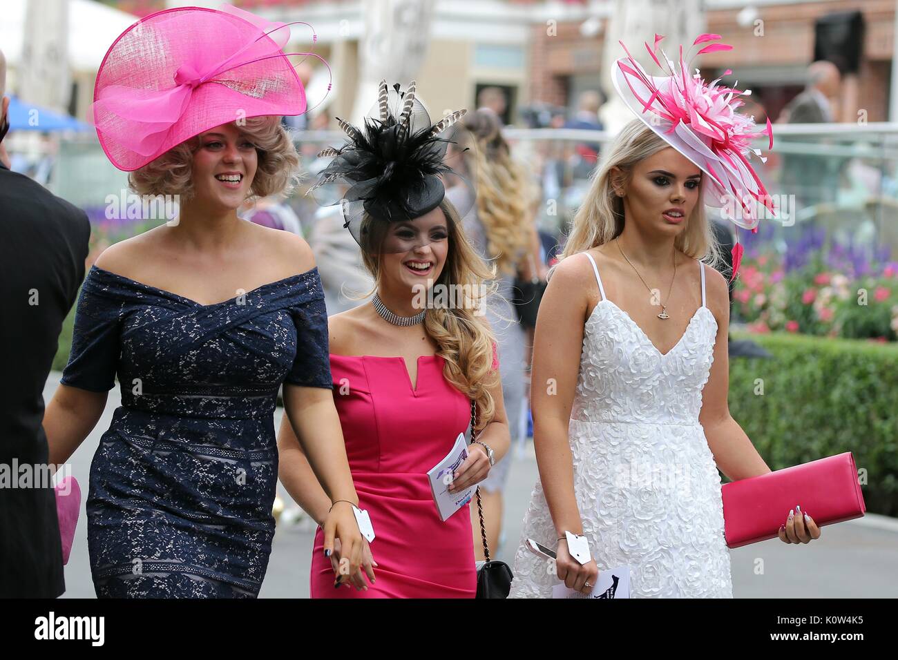 LADIES DAY FASHION YORK RACECOURSE EBOR FESTIVAL 2017 EBOR FESTIVAL ...
