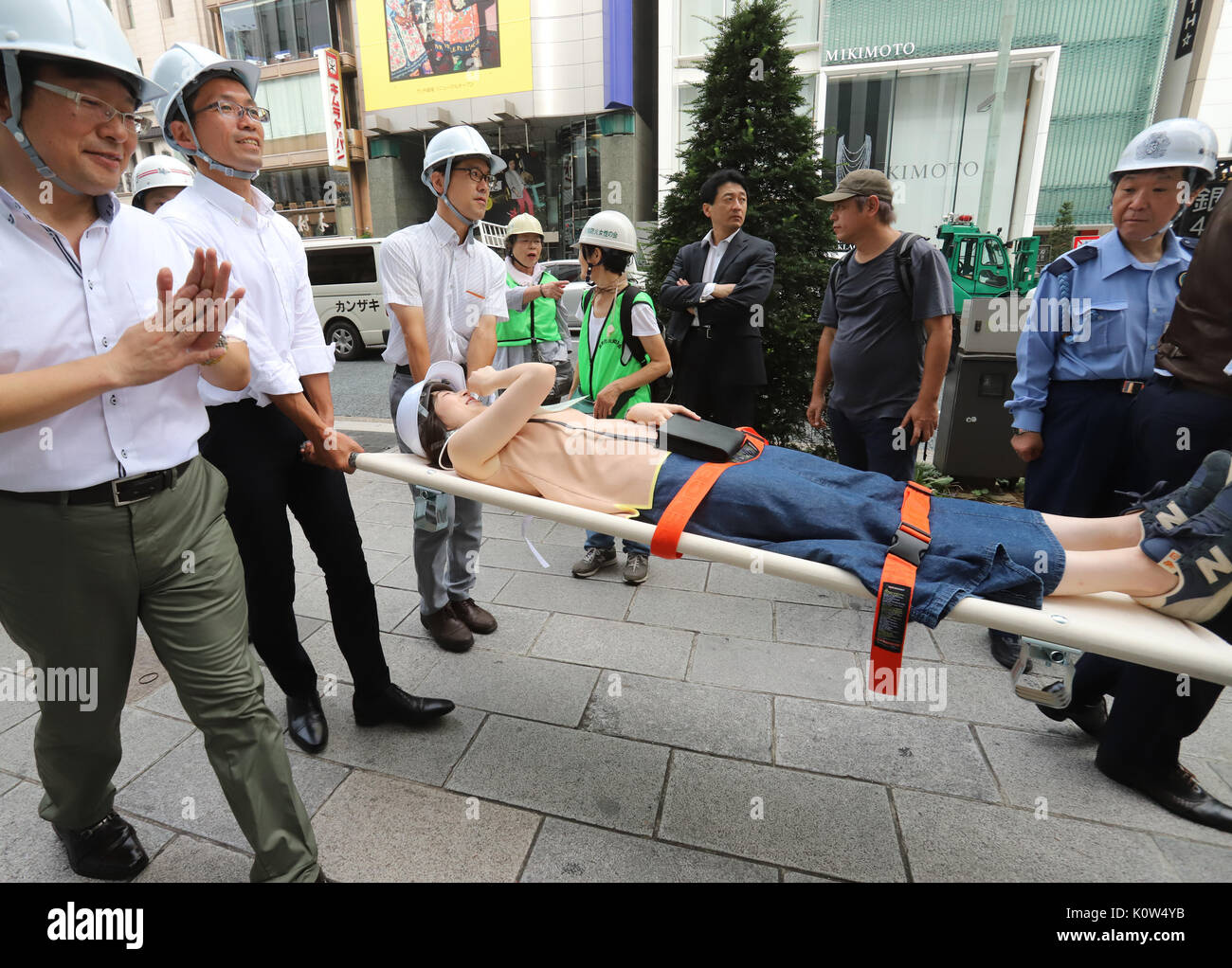 Carry person stretcher hi-res stock photography and images - Alamy