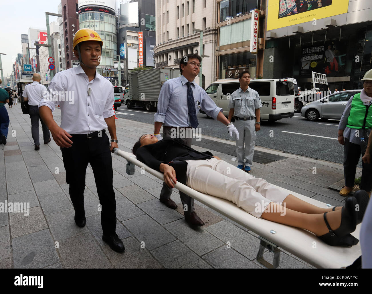 Person injured during earthquake hi-res stock photography and images ...