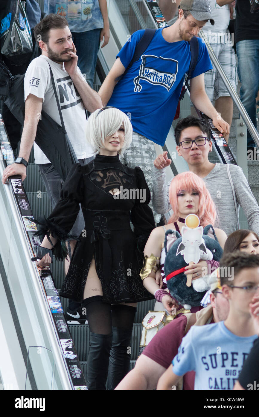 Gamer playing video game convention High Resolution Stock Photography ...
