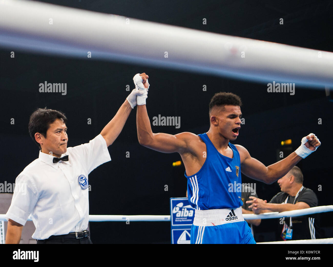 Hamburg, Germany. 25th August, 2017. The German boxer Silvie Schierle ...