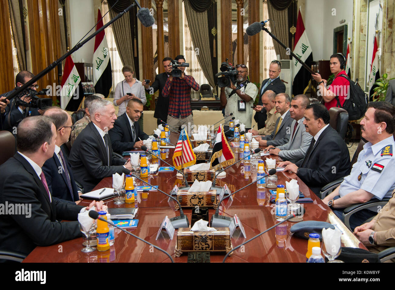 Secretary of Defense Jim Mattis meets with Arfan al-Hayali, Iraq’s ...