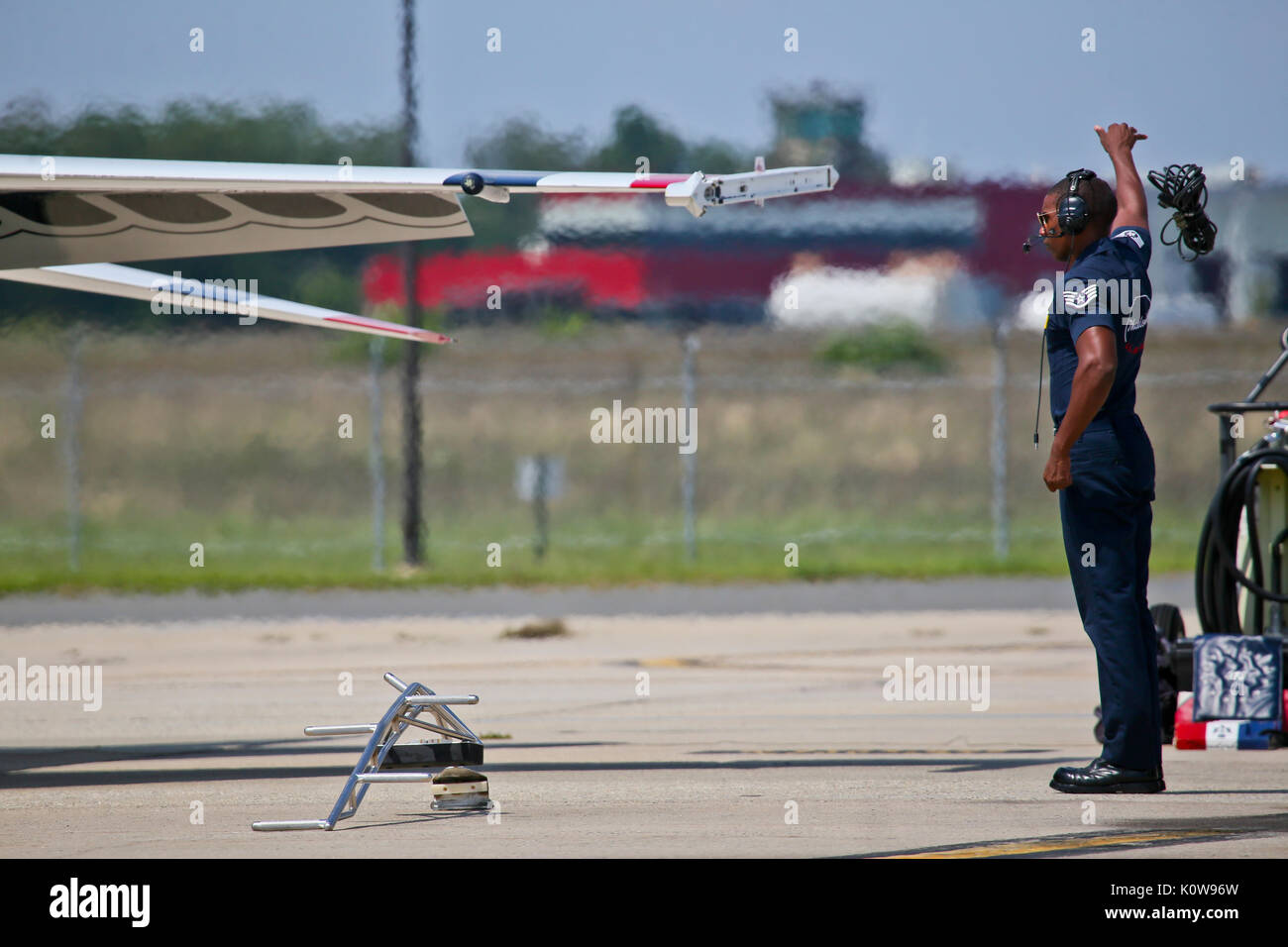 U.S. Air Force Staff Sgt. Alvin Felder, an Air Force Thunderbirds ...