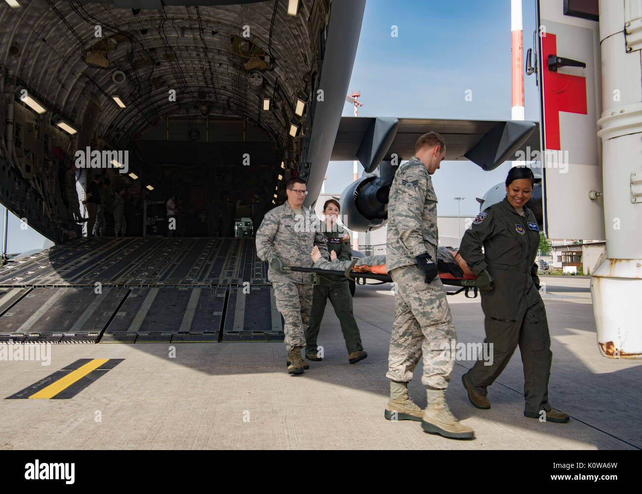Members of the 86th Medical Group simulate patient transfer from ...
