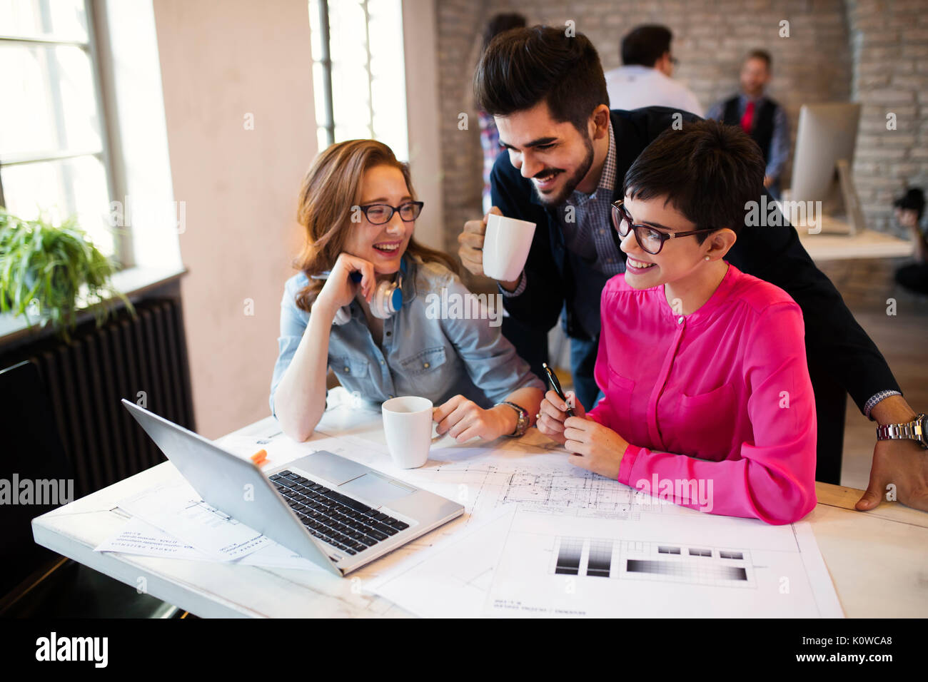 Working laptop group young hi-res stock photography and images - Alamy