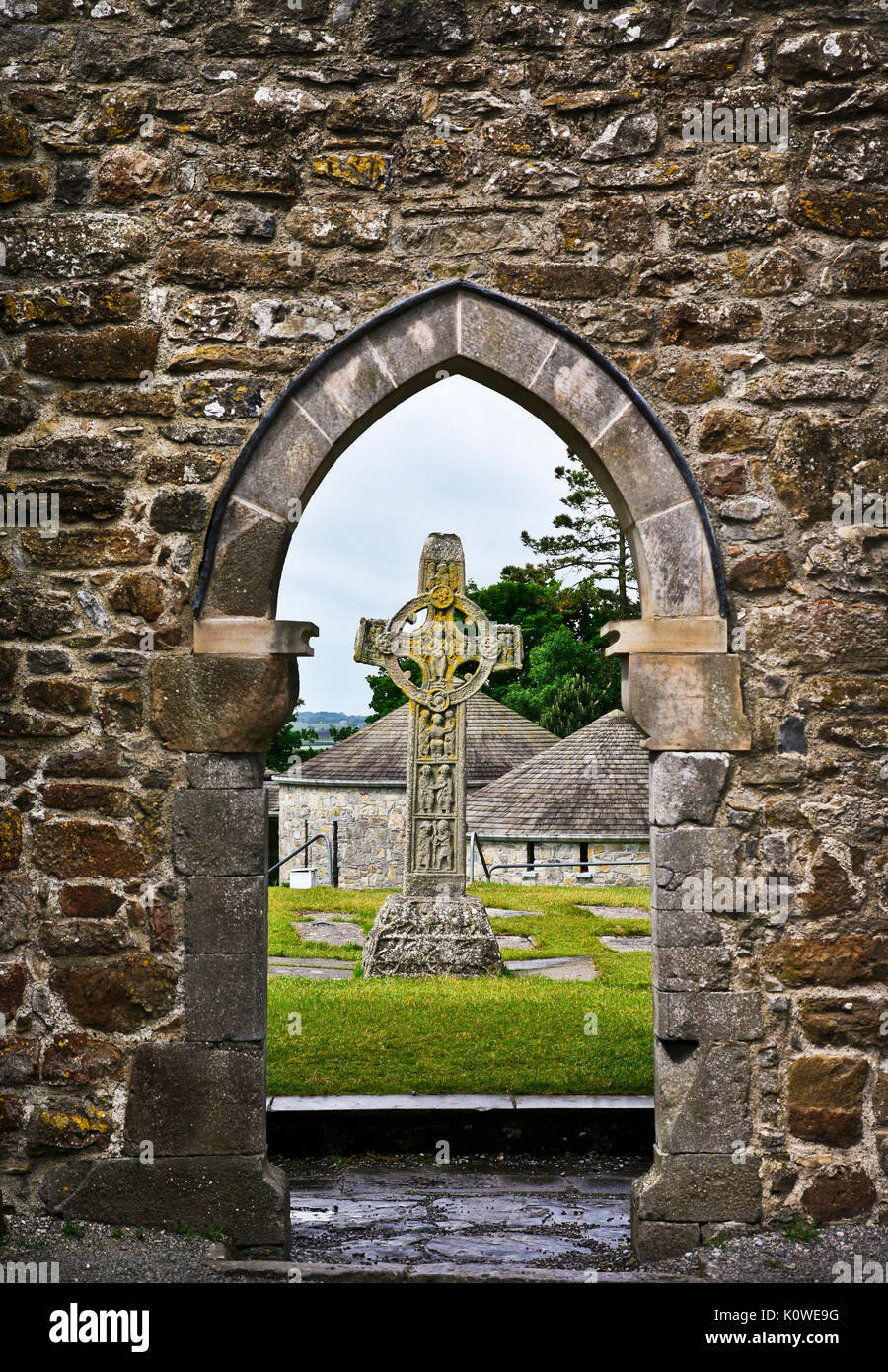 Ireland clonmacnoise cemetery hi-res stock photography and images - Alamy