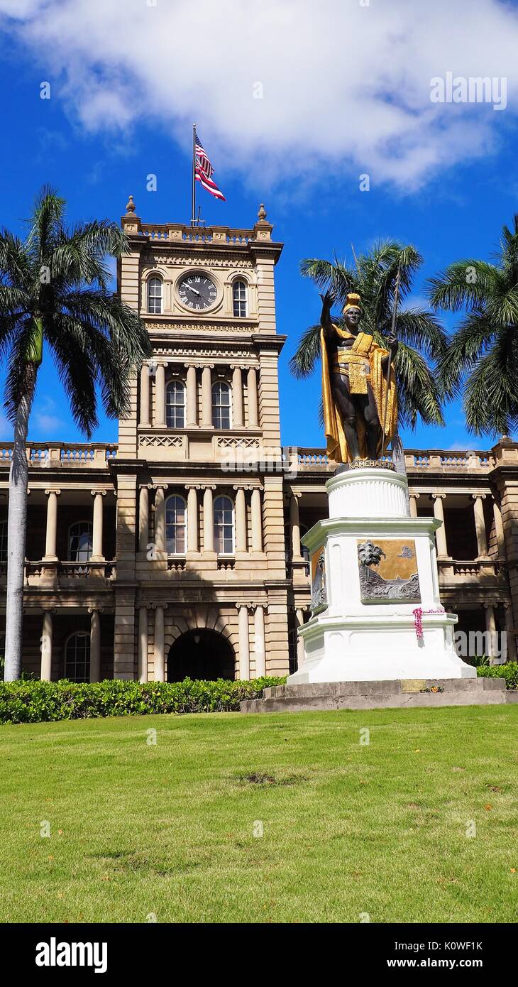 King kamehameha statue honolulu hi-res stock photography and images - Alamy