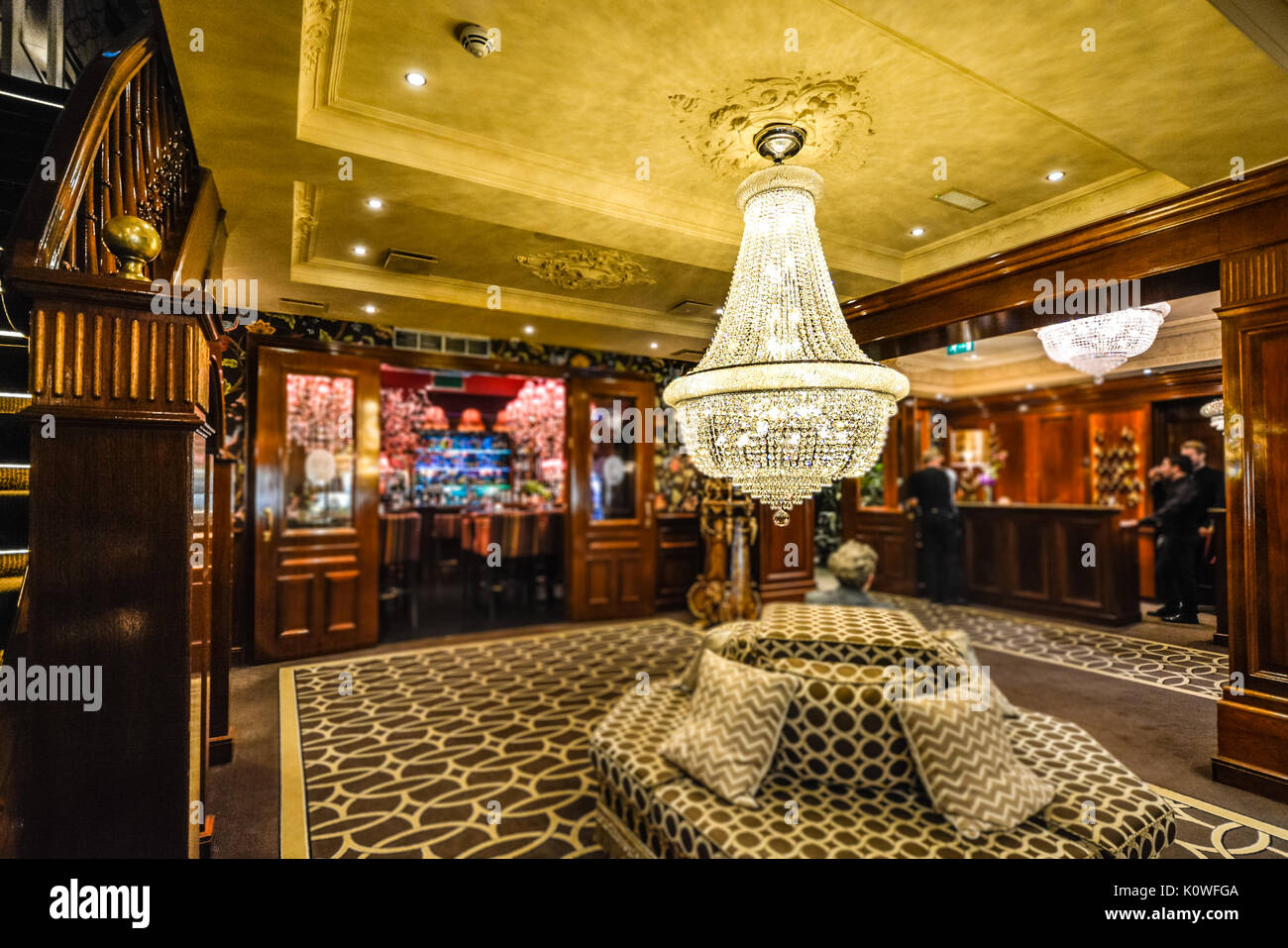 Luxury hotel lobby front desk hi-res stock photography and images - Alamy