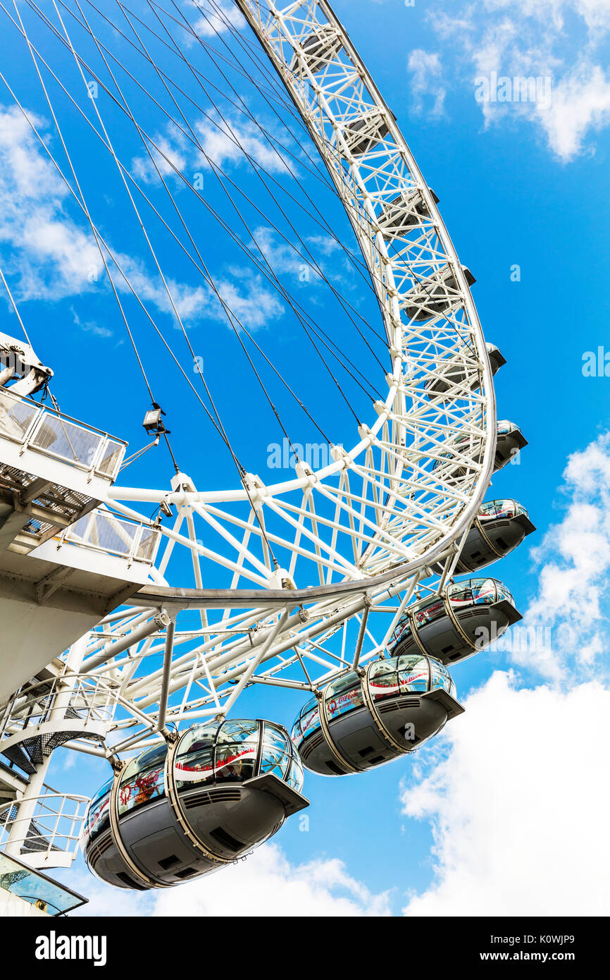 The London Eye, London eye, London eye capsules, London eye landmark ...