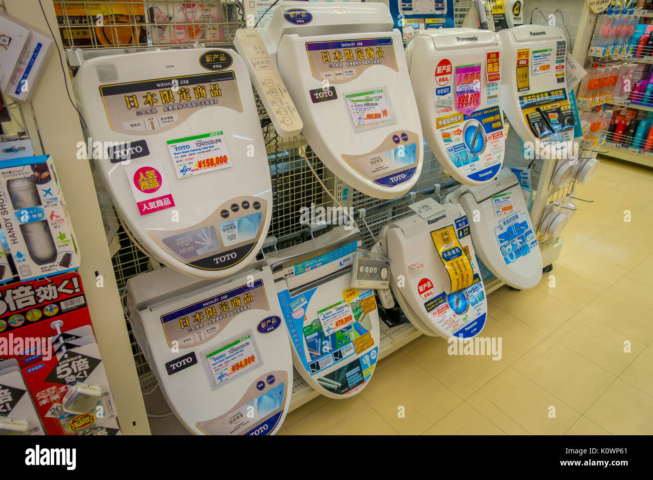 Egg vending machine hi-res stock photography and images - Alamy