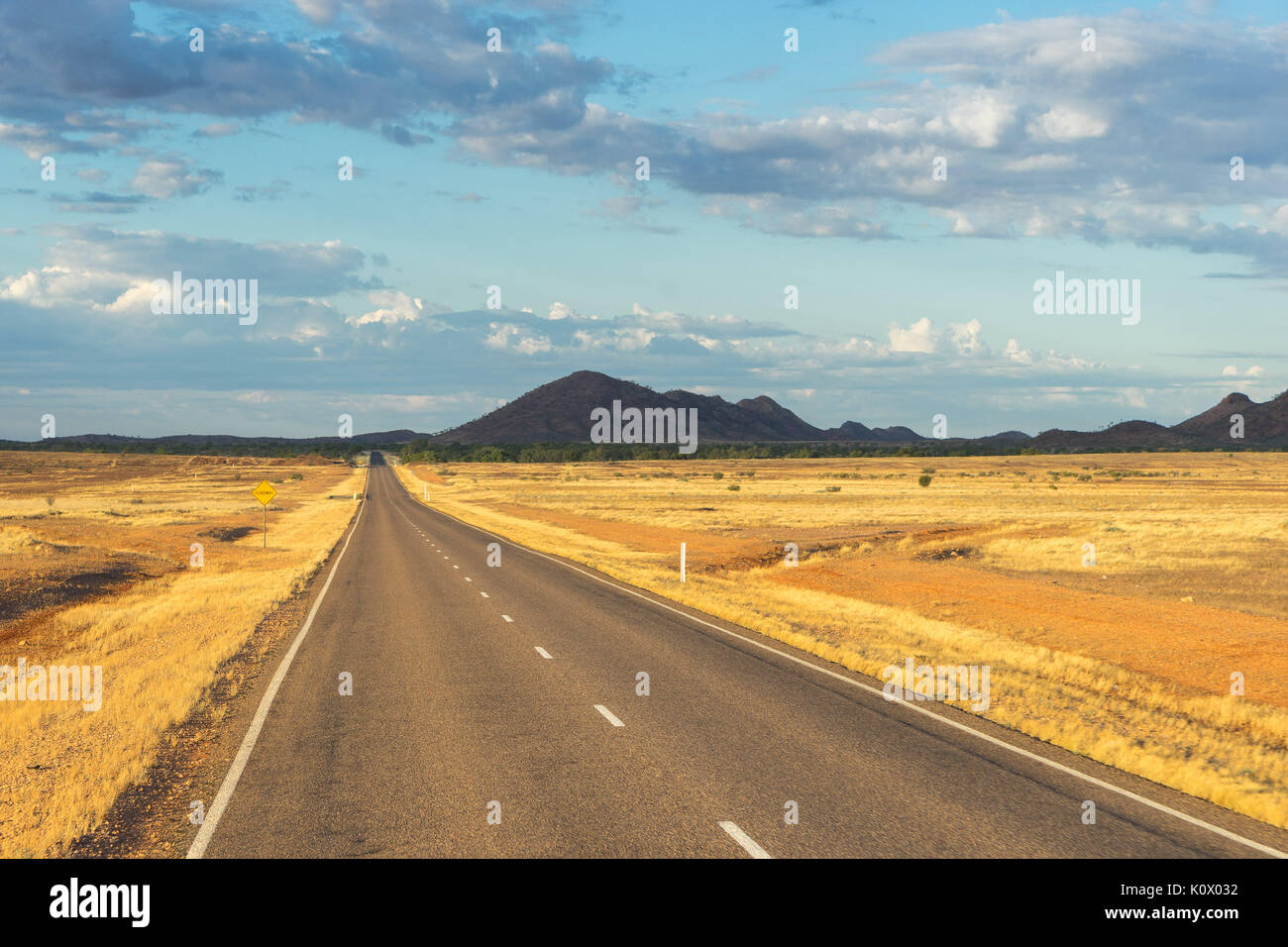 Long outback roads hi-res stock photography and images - Alamy