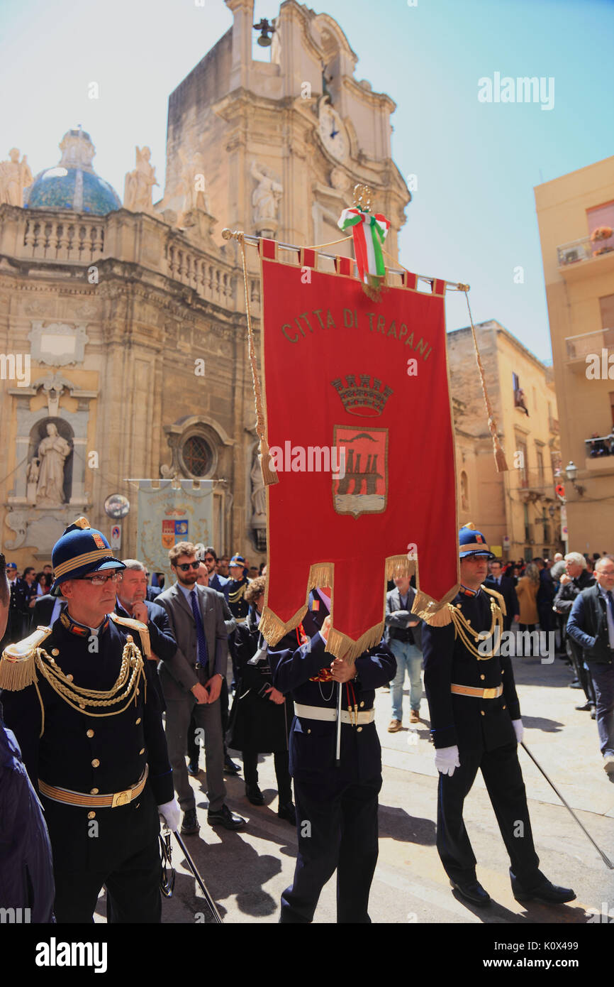 Sicily, Trapani, associations and groups accompany the Mysteries ...