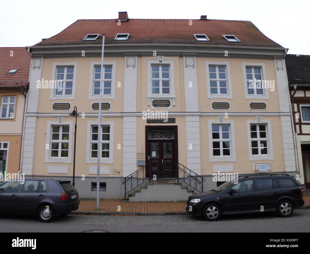 Vintage apotheke hi-res stock photography and images - Alamy