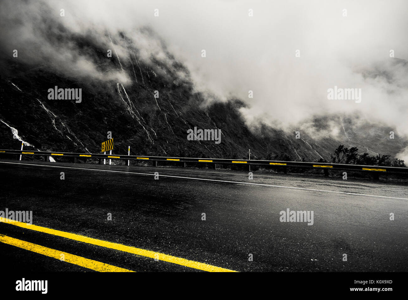 Monochrome road hi-res stock photography and images - Alamy