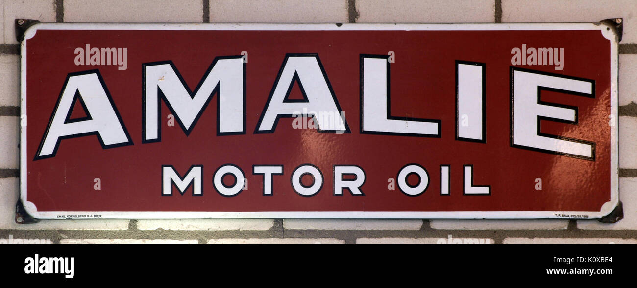 Amalie motor oil, enamel advertising sign Stock Photo - Alamy