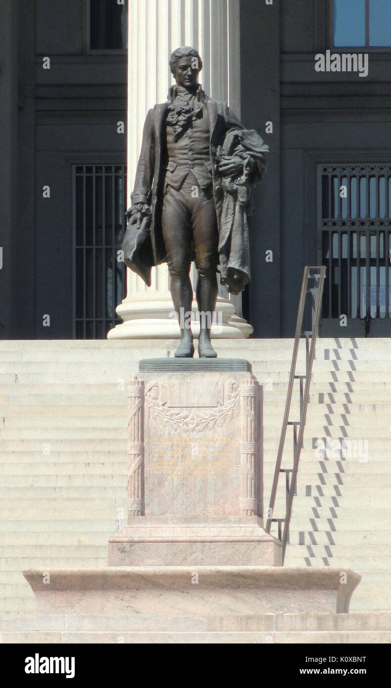 Alexander hamilton statue hi-res stock photography and images - Alamy