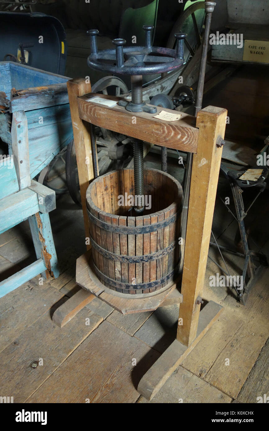 Apple cider press Hadley Farm Museum DSC07621 Stock Photo - Alamy