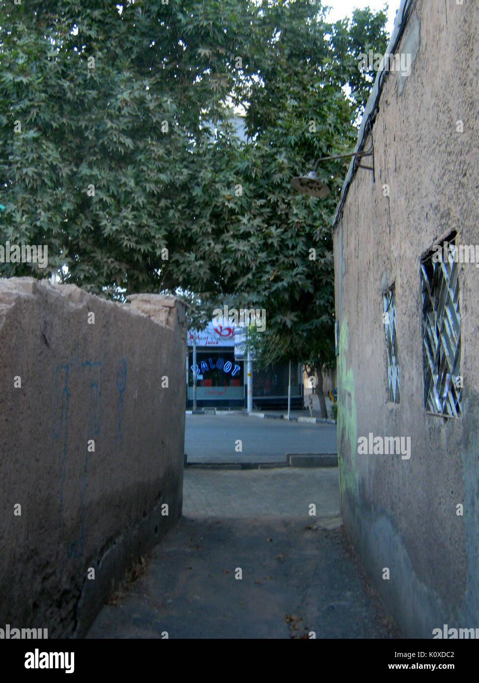 Alley old house daraei ave Nishapur 3 Stock Photo - Alamy