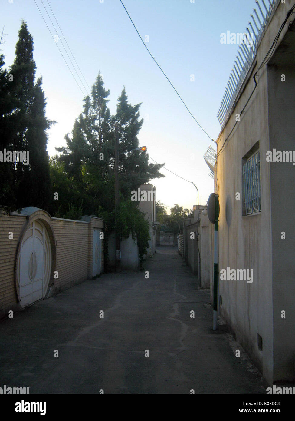 Alley daraei ave Nishapur001 Stock Photo - Alamy